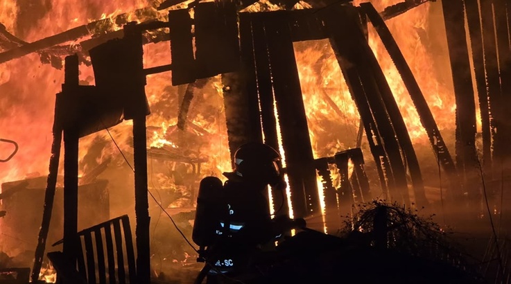 Caçador: Casa é consumida pelo fogo no bairro Martello - Portal Caçador ...