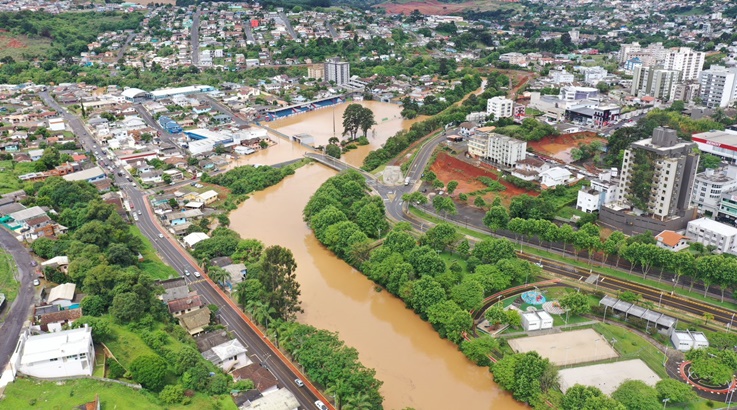 Chuvas: Após chegar a 4,07m rio do Peixe começa a baixar em Caçador ...